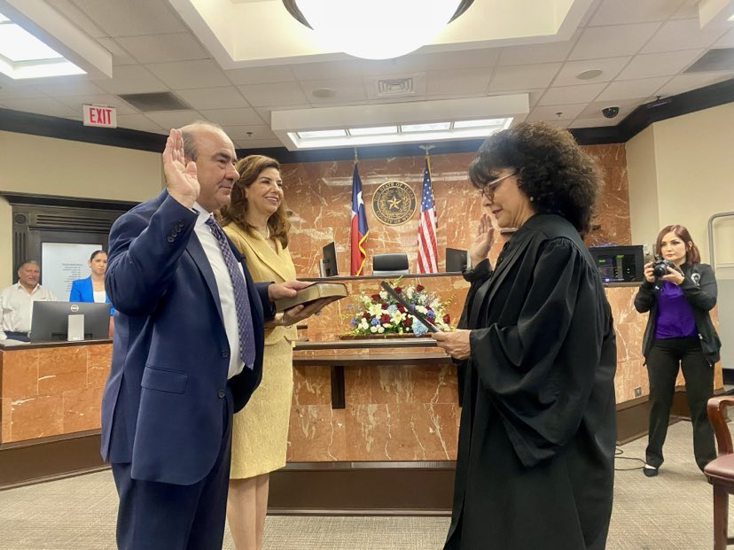David E. Garcia takes oath as 406th District Court judge in Laredo