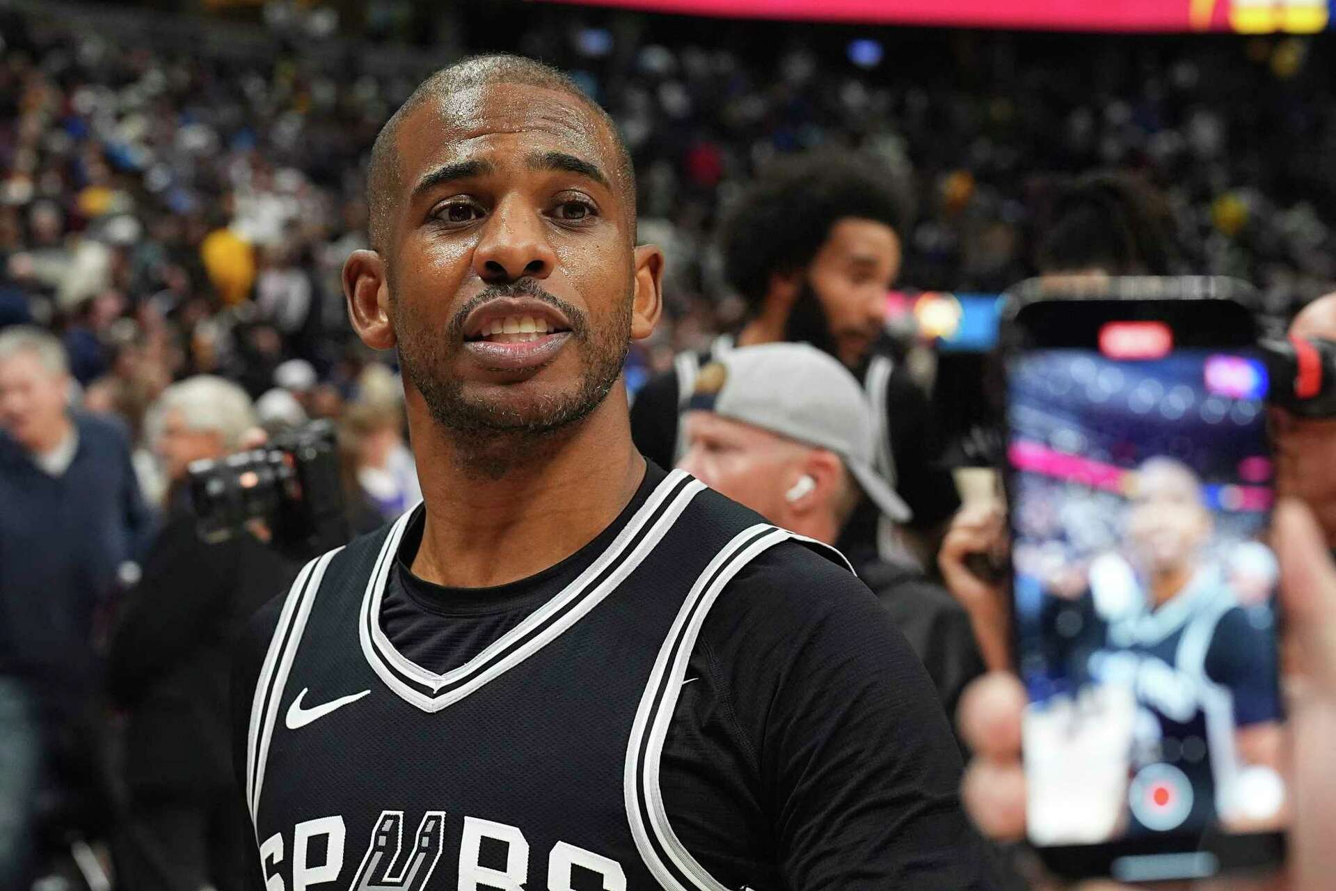 Chris Paul continues to lead Spurs despite wildfires in Los Angeles