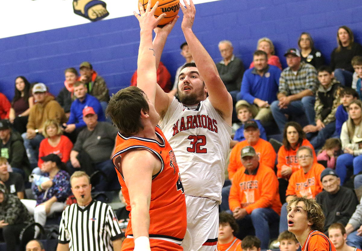 FRIDAY BASKETBALL: Calhoun boys win at home; Alton girls roll on road