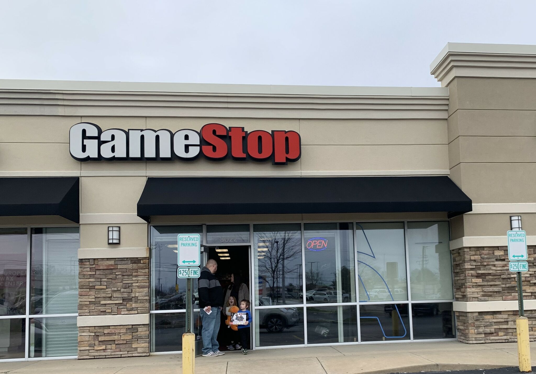 GameStop to close Glen Carbon, Collinsville locations this week