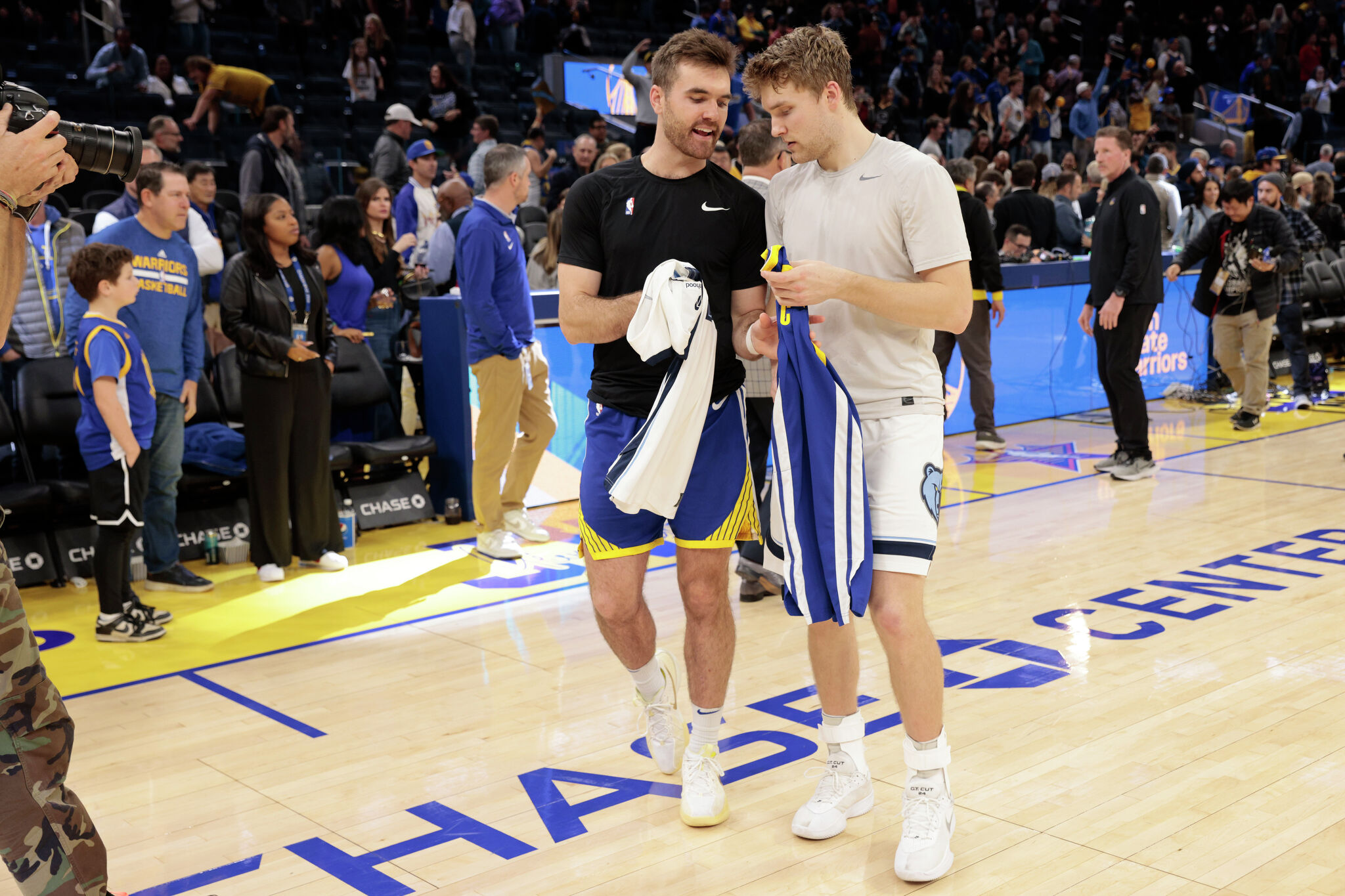 Former UConn guard Cam Spencer faces his older brother in NBA game.