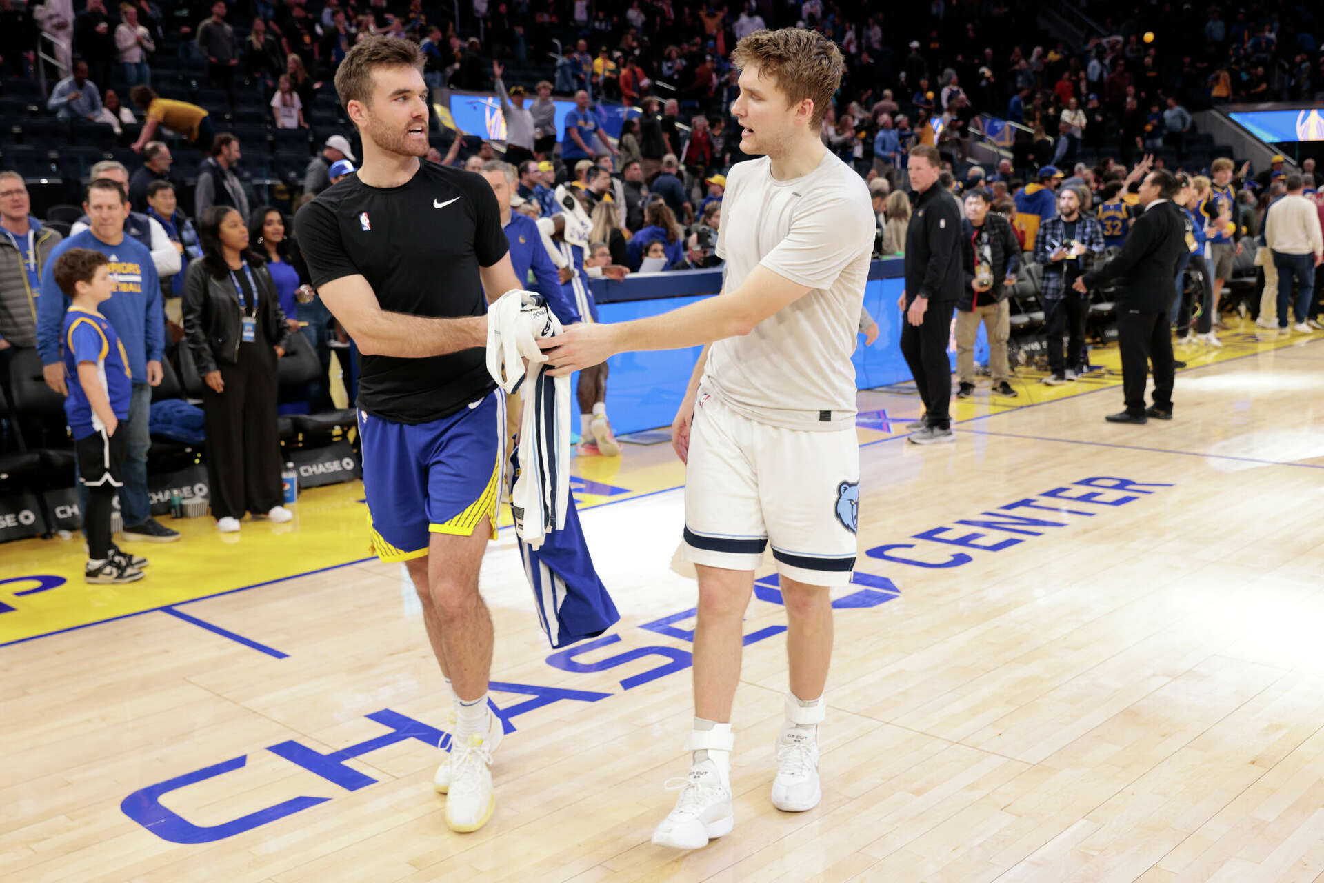 Former UConn guard Cam Spencer faces his older brother in NBA game.
