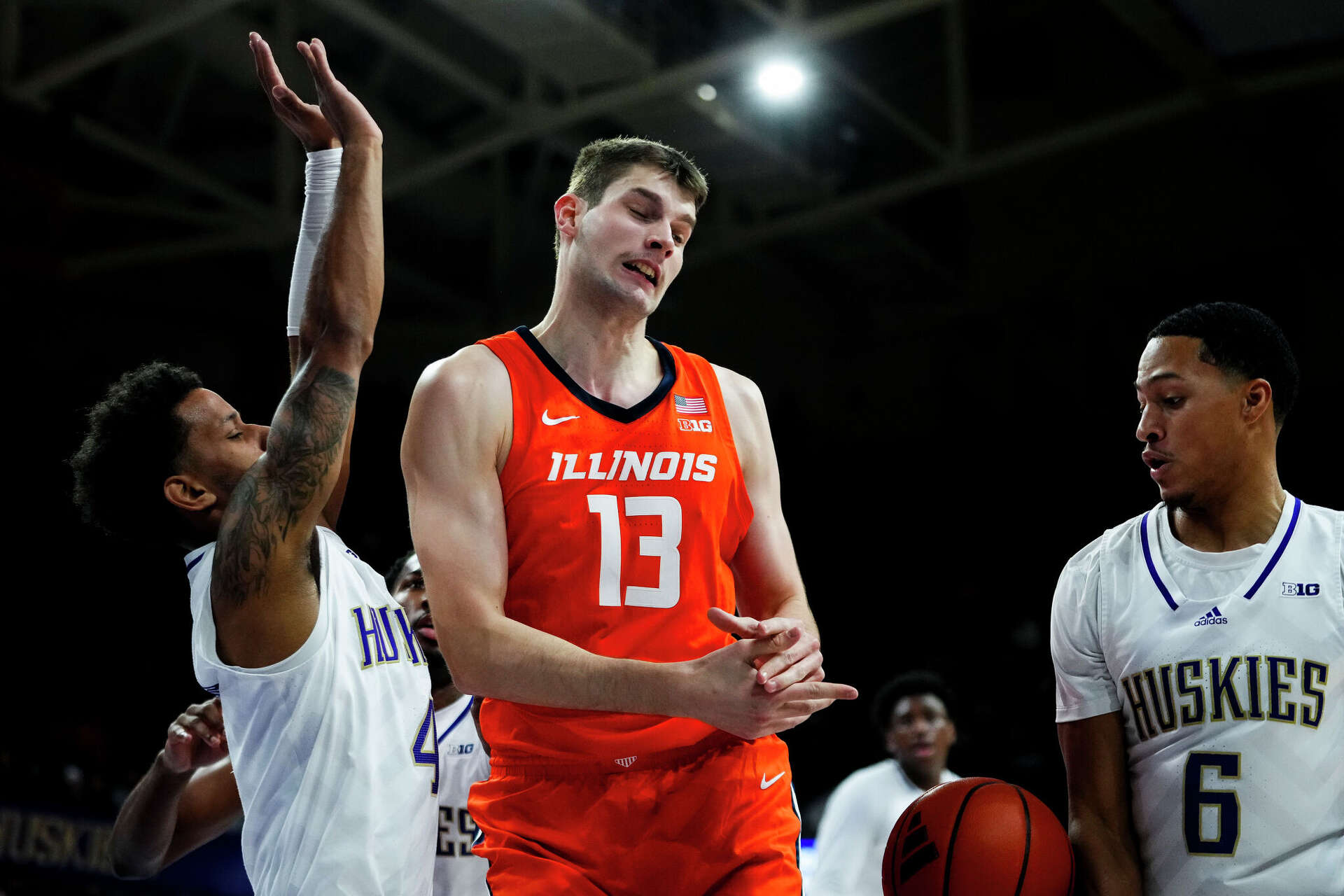 Illinois vs. Washington Huskies basketball live updates, score