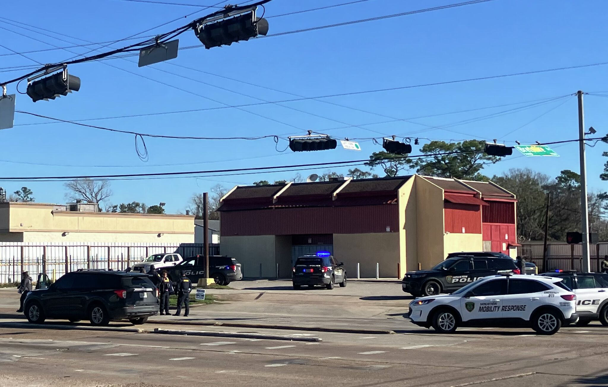 Police shoot and kill man in northeast Houston, officials say