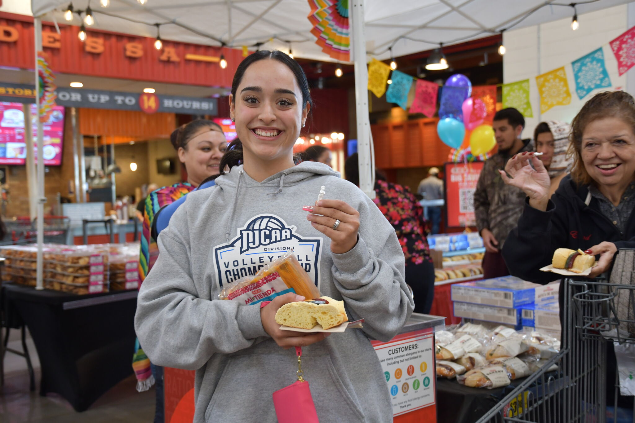 H-E-B honors Three Kings Day with Rosca de Reyes celebration