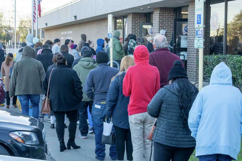 800-case eviction docket a sign of Harris County's growing problem