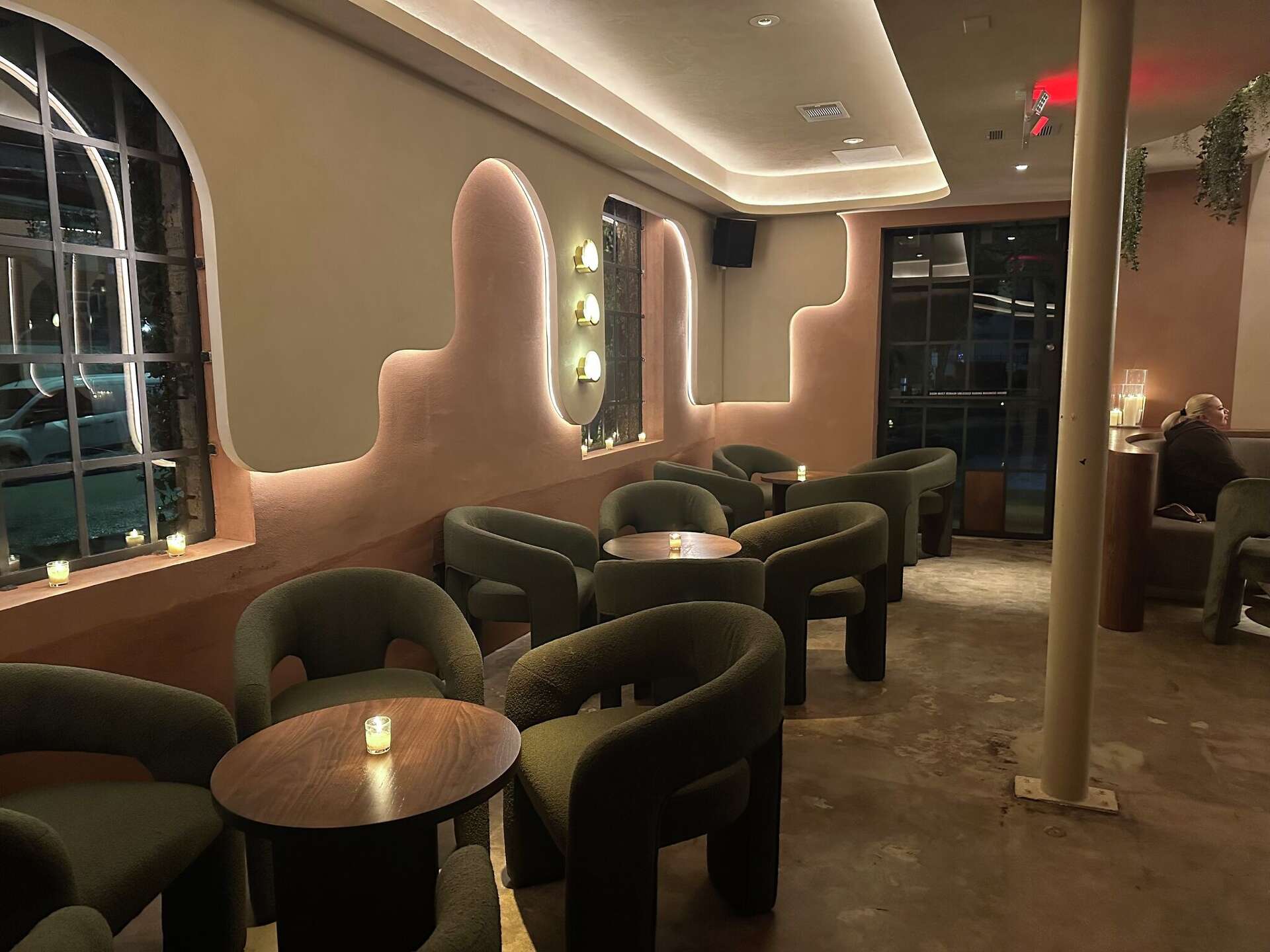 Cocktail bar Melrose opens in Houston with ritzy drinks and design
