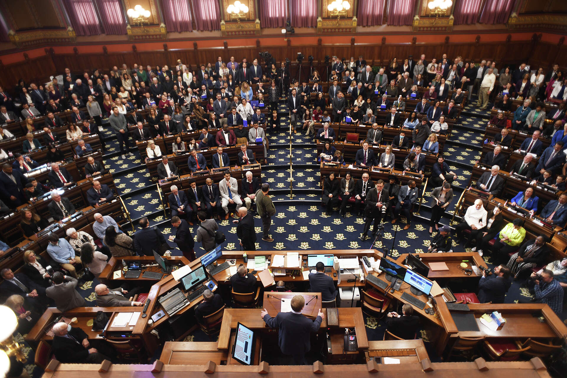 Gov. Lamont challenges CT General Assembly to deal with affordability