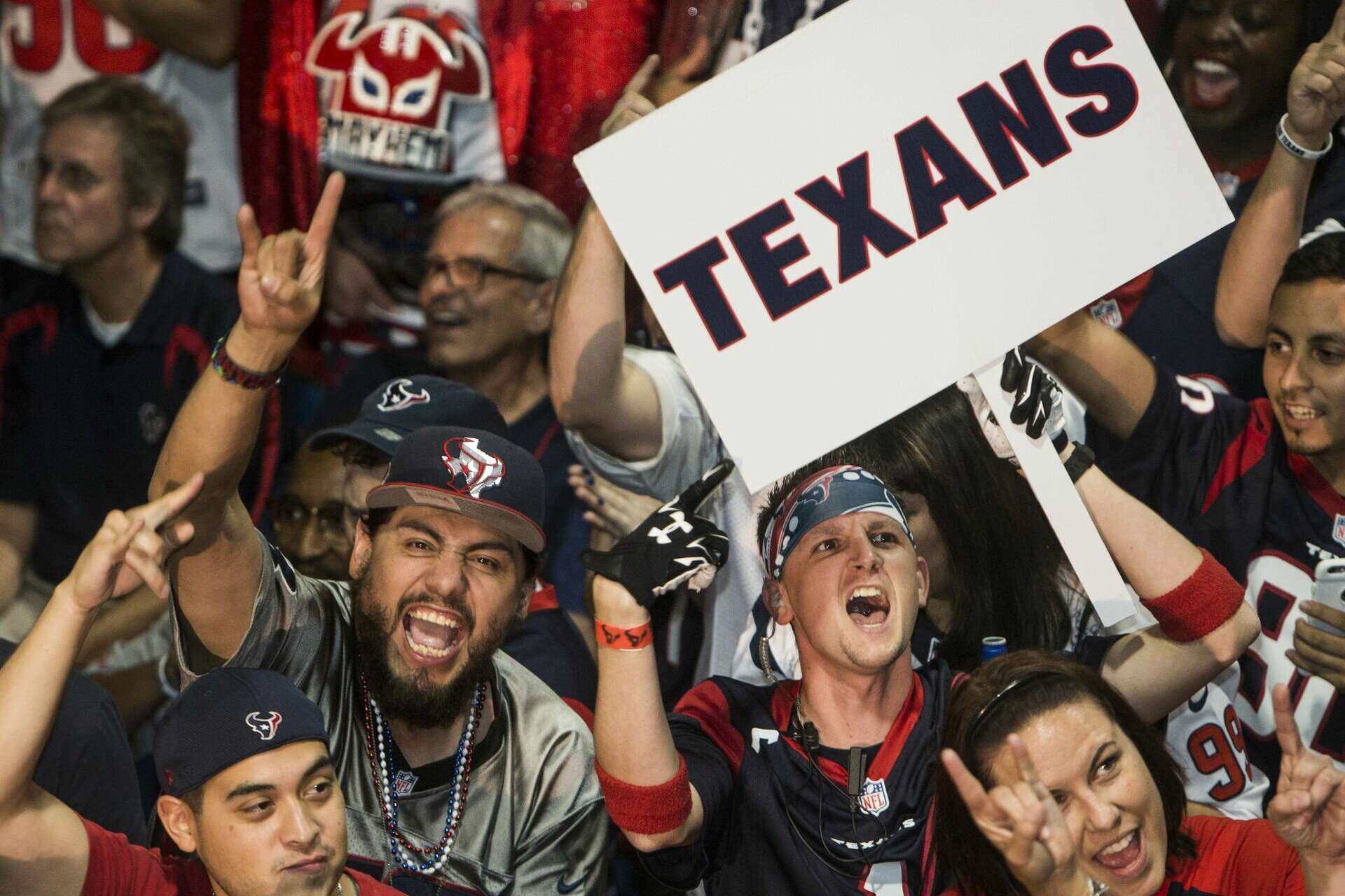 Top things to do in Houston this weekend: Texans game, BowiElvis Fest