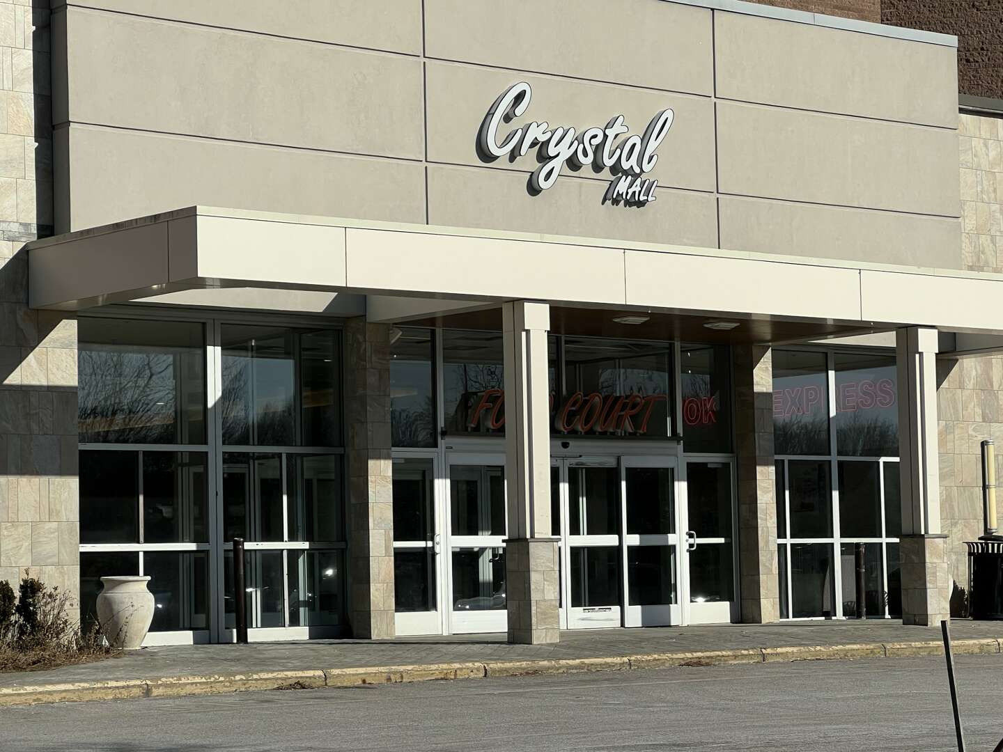 Talbots closing Crystal Mall store, leaving 11 in Connecticut