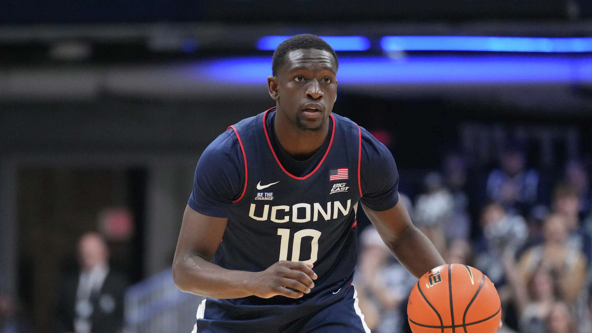 UConn men's basketball's Hassan Diarra plays shoeless during game