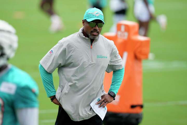 Anthony Weaver in running to replace Mike Tomlin as Steelers coach