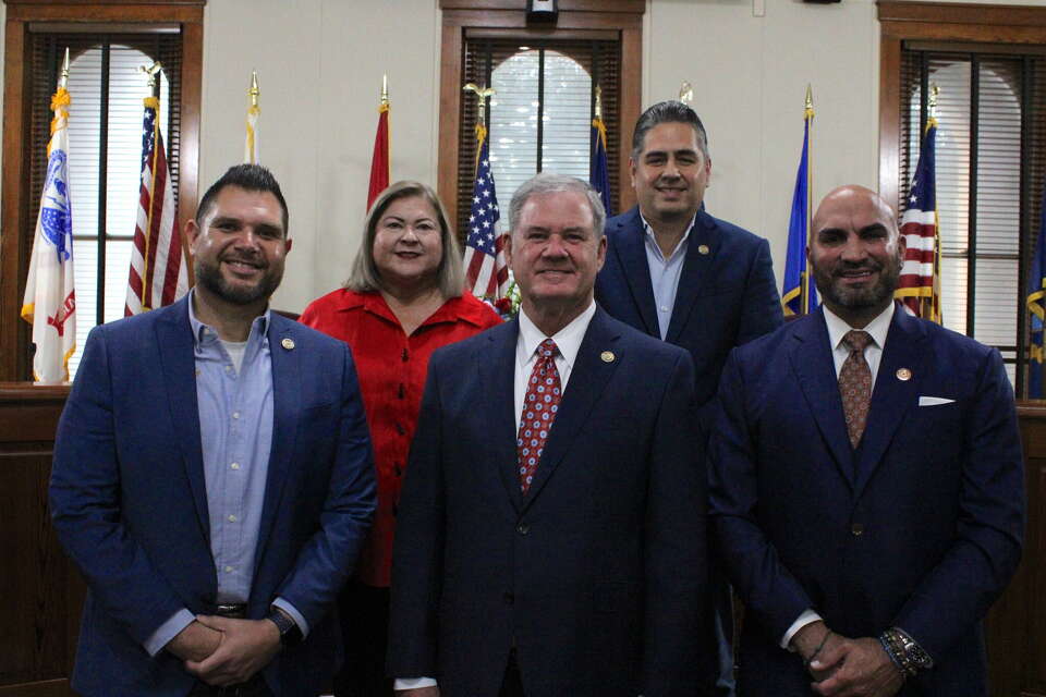 John Galo sworn in as Webb Co. commissioner with community support