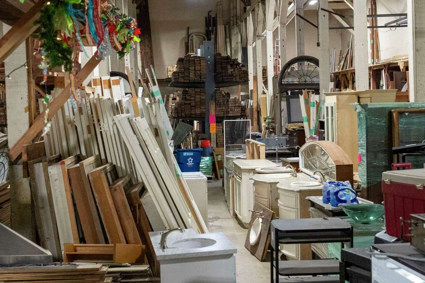 Salvage Warehouse closing will erase stacks of Houston history