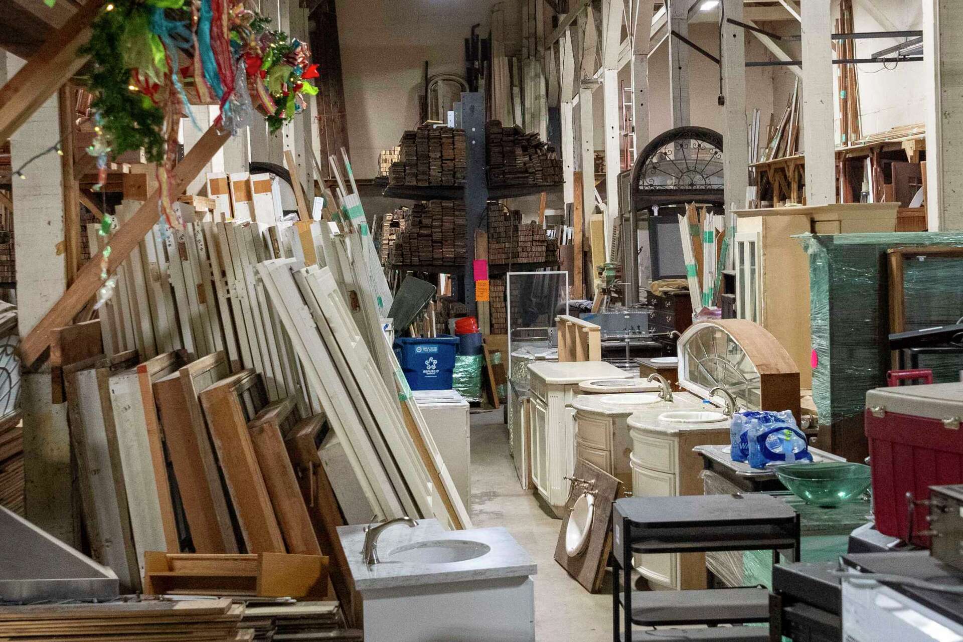 Salvage Warehouse closing will erase stacks of Houston history