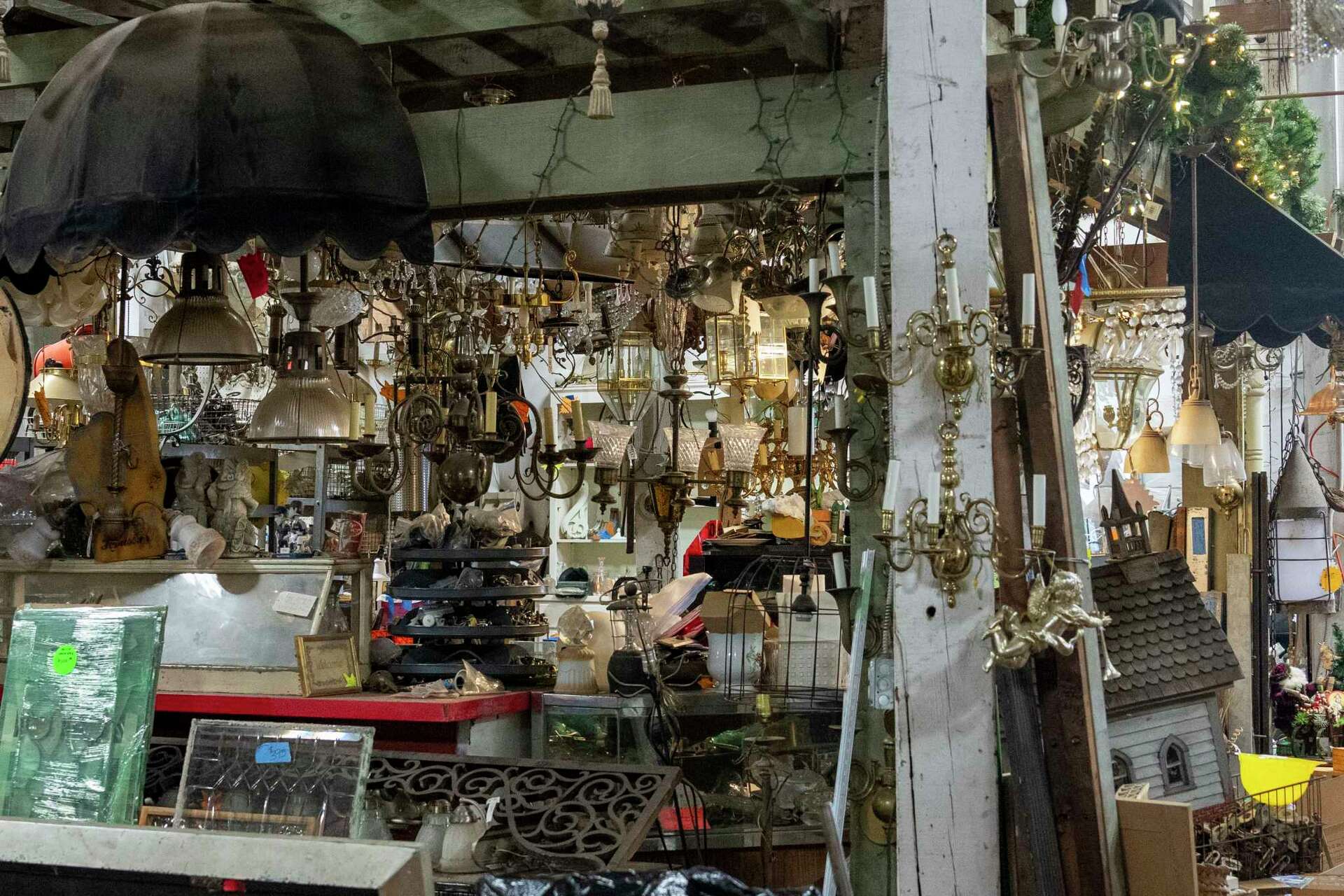 Salvage Warehouse closing will erase stacks of Houston history