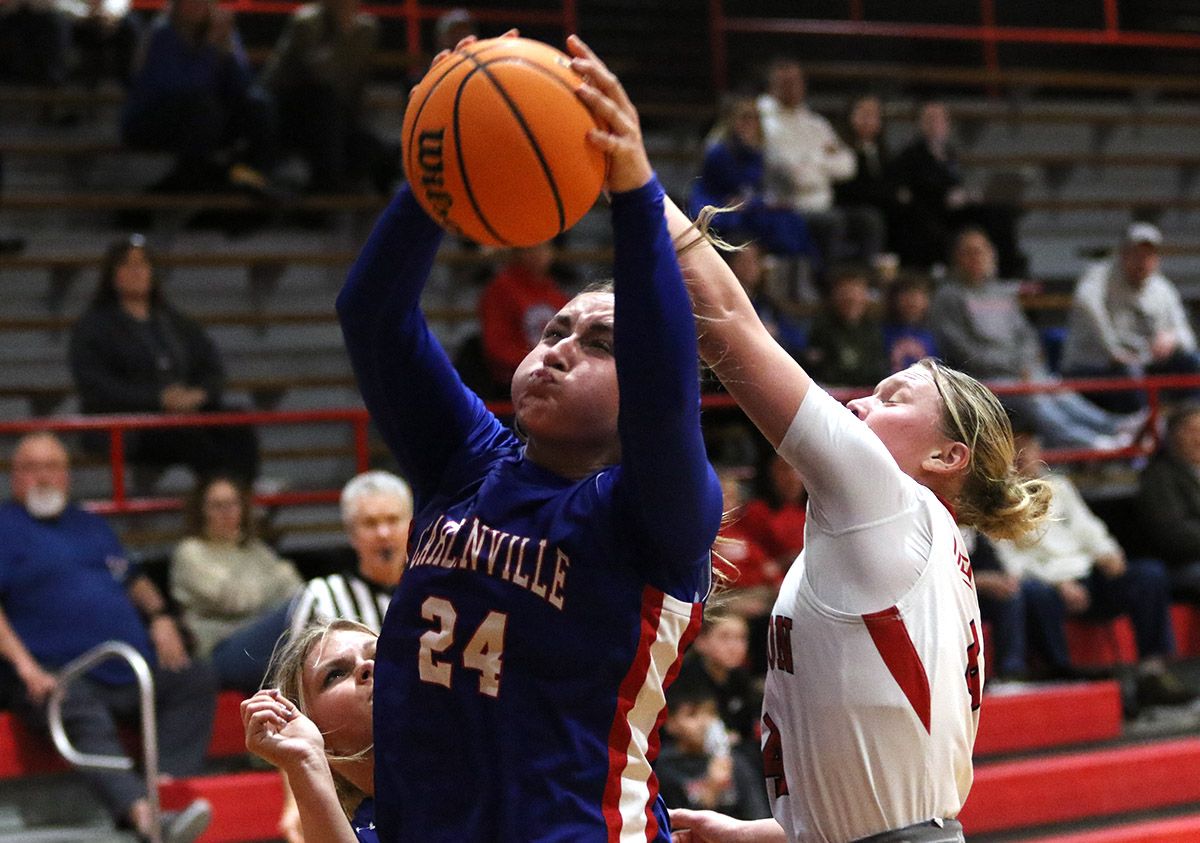 'Thank the Lord': Carlinville seniors get elusive win over Staunton