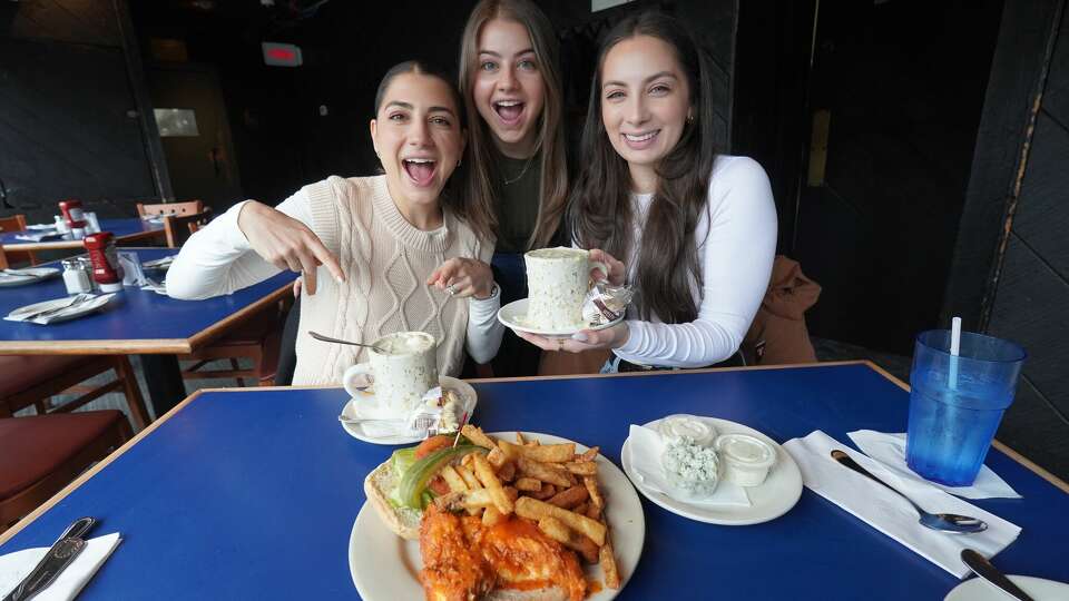 Forbes-recognized CT food influencers, Sistersnacking, talk viral fame