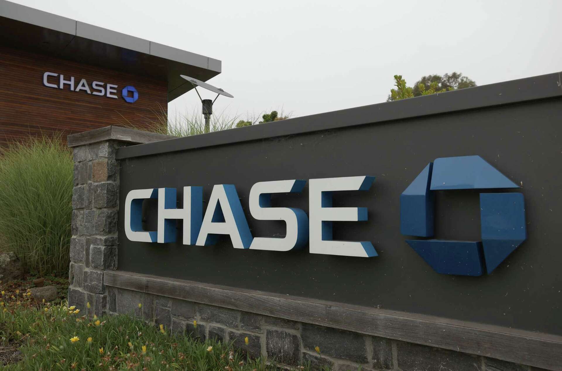 Chase ending hybrid schedule; workers to return to office