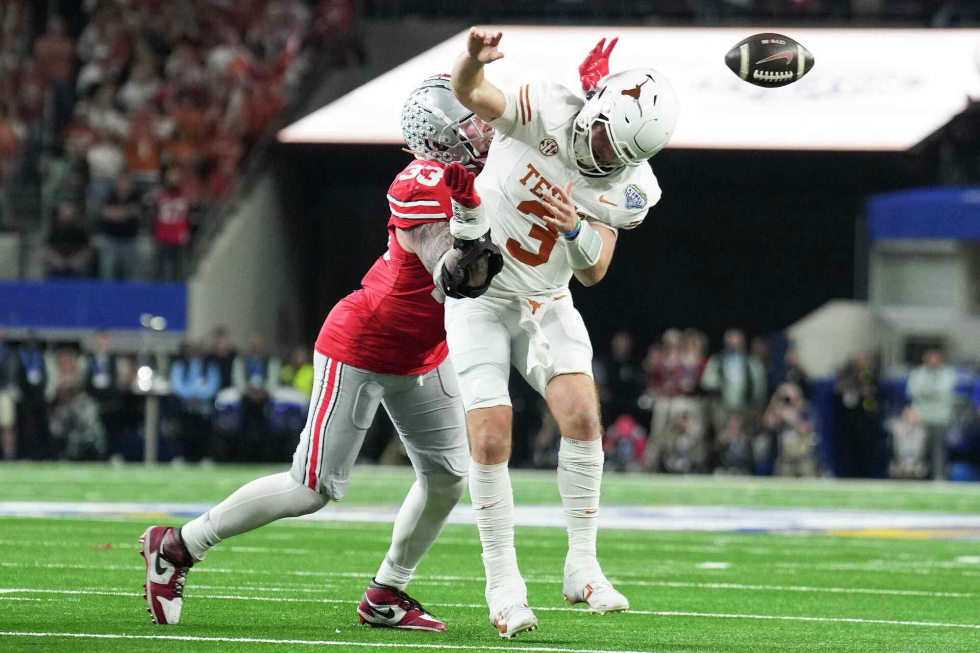 Opinion: Change NCAA rule for end zone interference