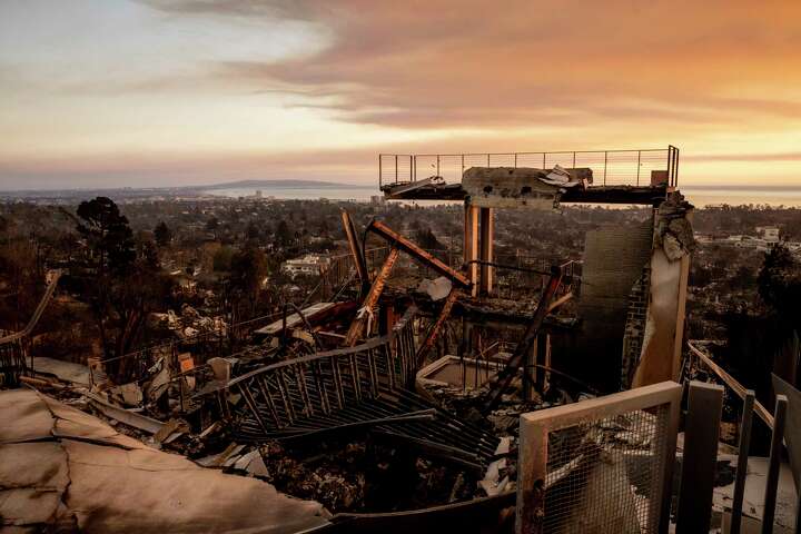 L.A. wildfires: Brentwood, Encino evacuated as Palisades Fire shifts