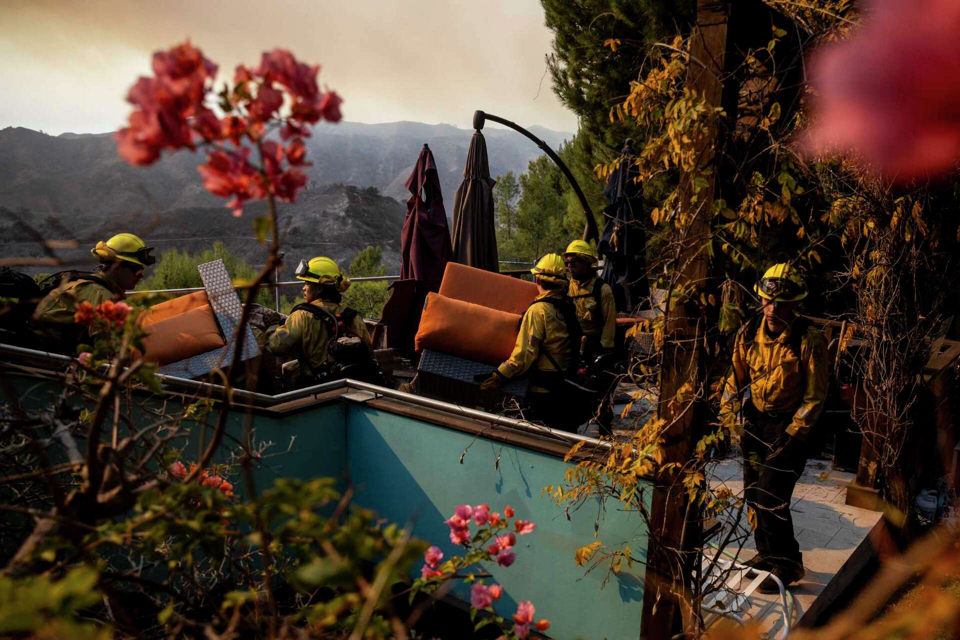 L.A. wildfires: Brentwood, Encino evacuated as Palisades Fire shifts