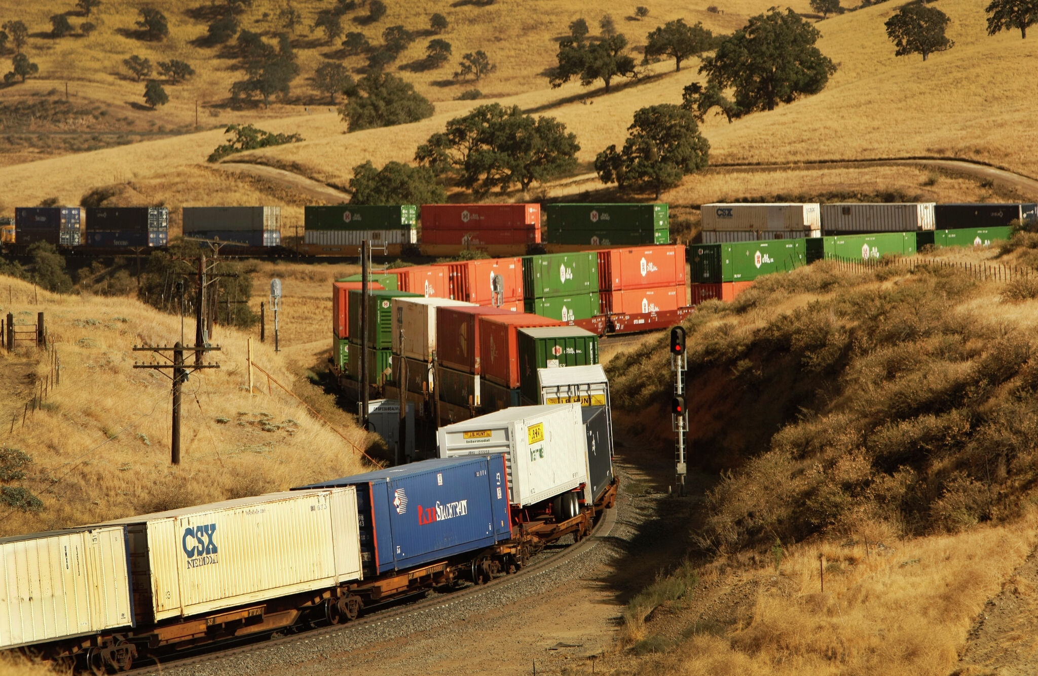 The California train loop among '7 wonders of the railroad world'