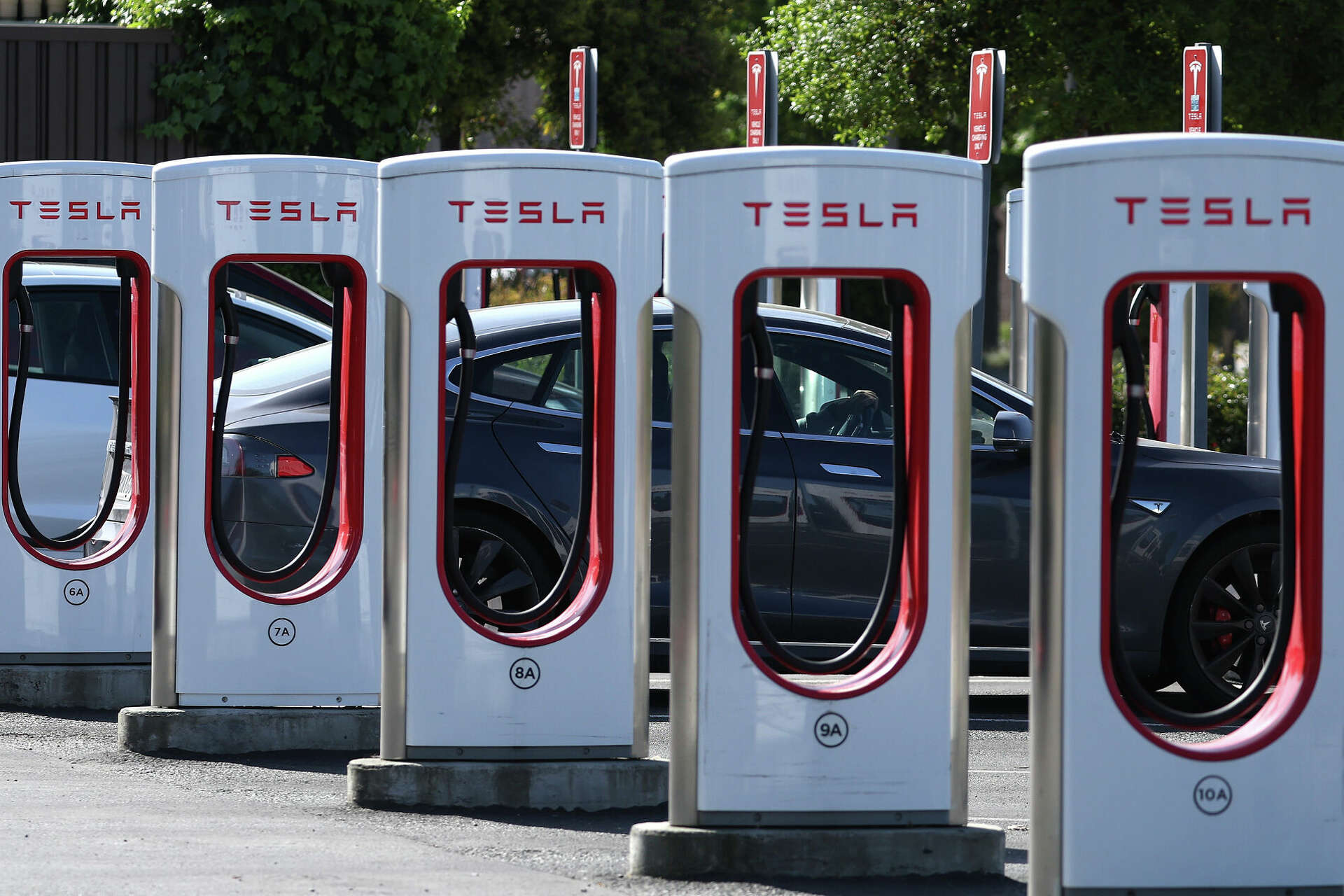 Tesla pursues a big-rig charging corridor from California to Texas
