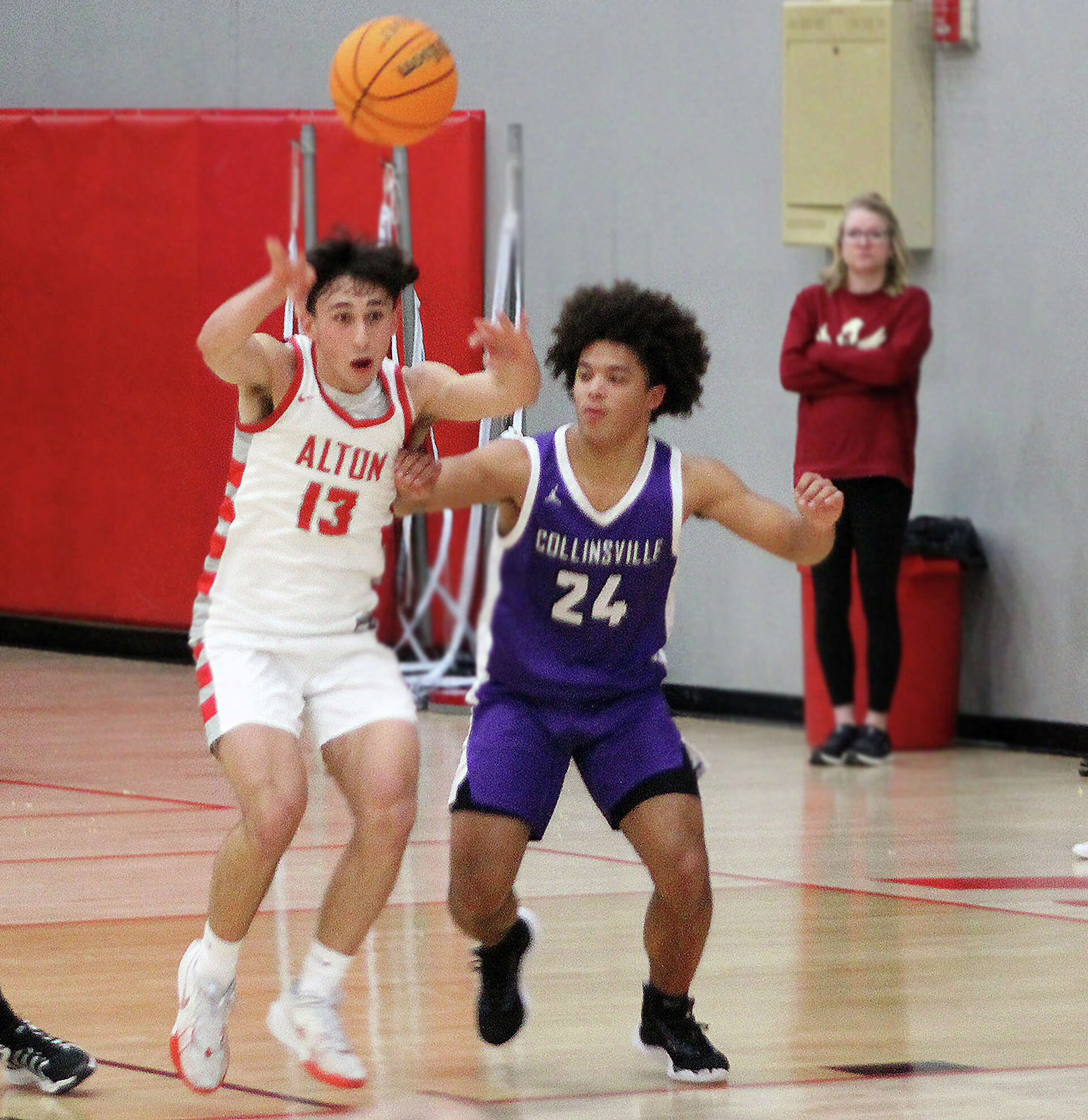 Alton basketball falls to Collinsville in OT after leading by 12