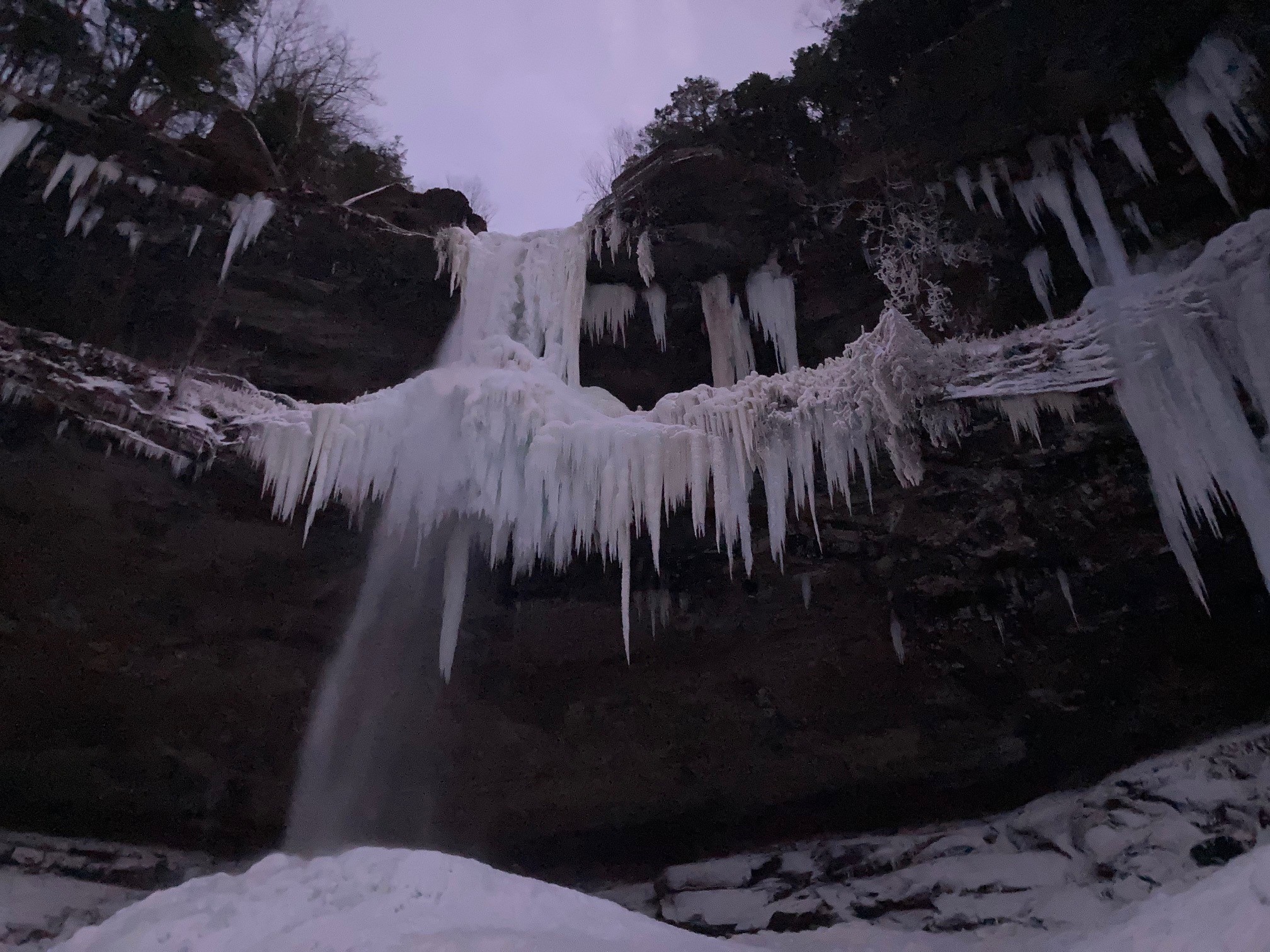 2 hikers injured by falling ice at Kaaterskill Falls