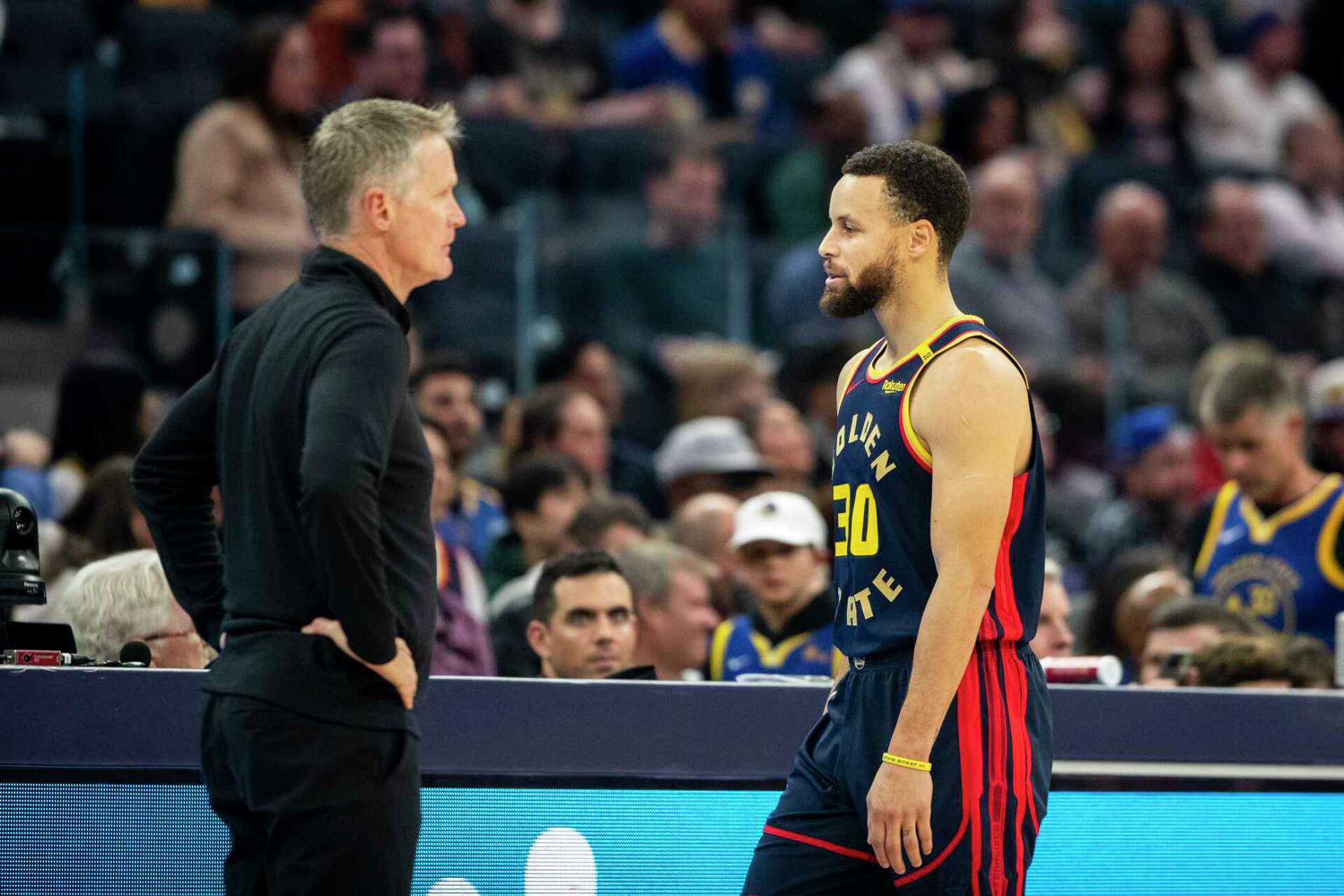 Why Steph Curry is keeping calm, carrying on as Warriors melt down