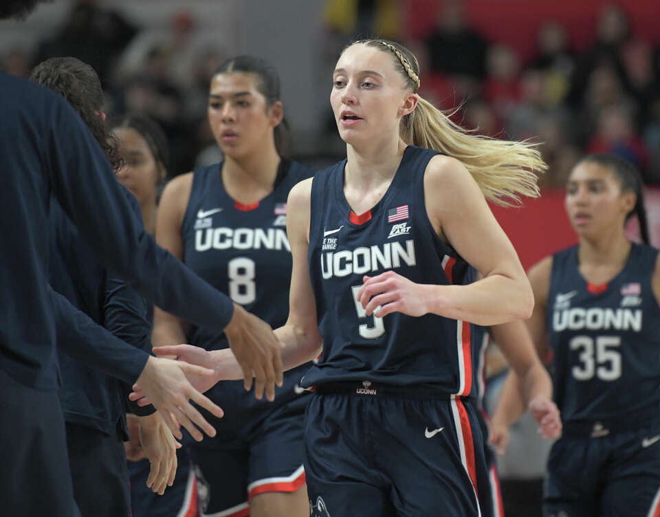 Paige Bueckers returns in UConn women's basketball's win at St. John's
