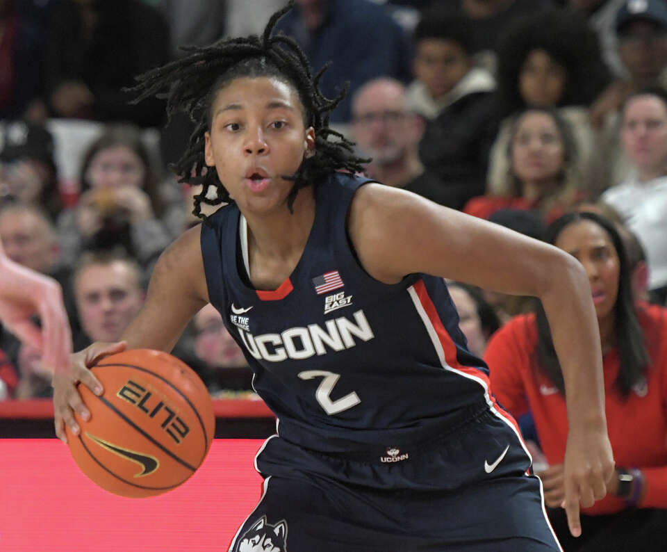 KK Arnold provides energy off the UConn women's basketball bench