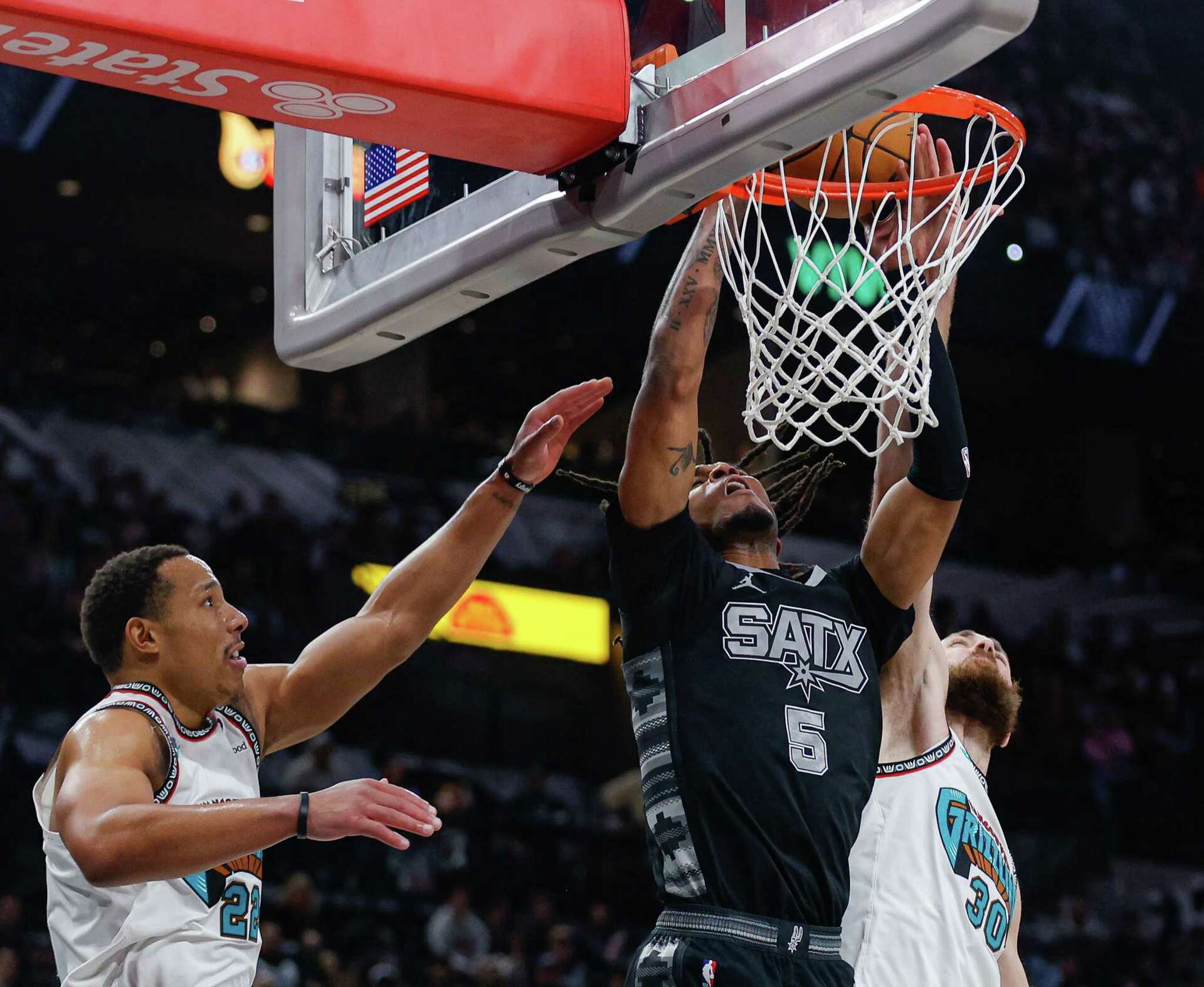 As his perimeter game grows, Castle looks to shine in dunk contest