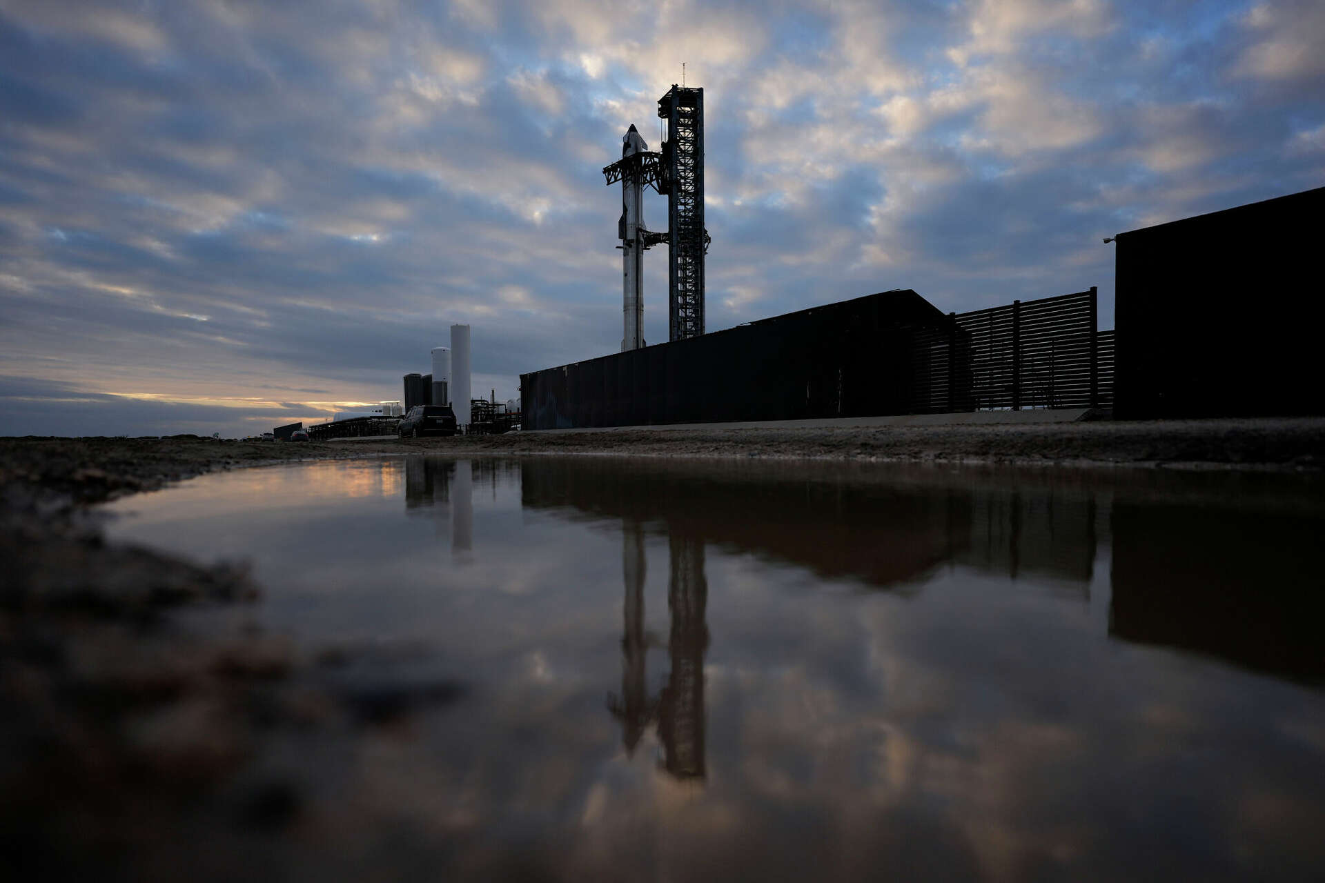 SpaceX Starships in Florida, Johnston Atoll, growth in Texas