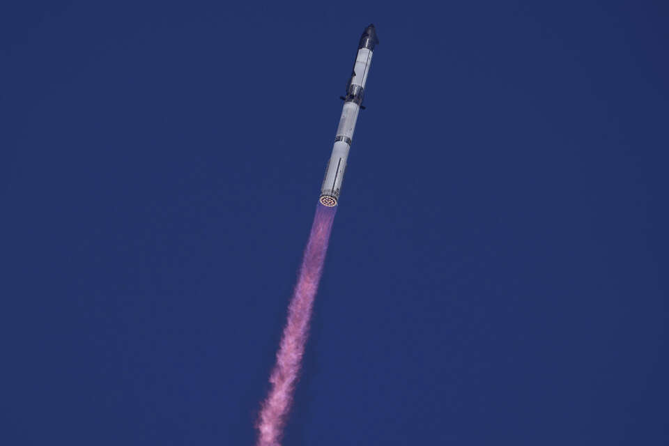 SpaceX sees success and failure on seventh Starship flight test