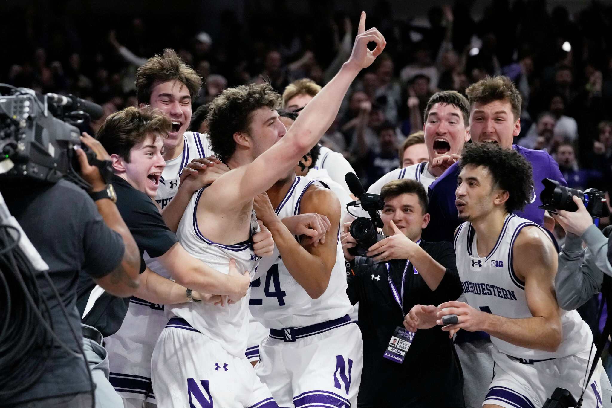 See Nick Martinelli's buzzer-beater for Northwestern beat Maryland