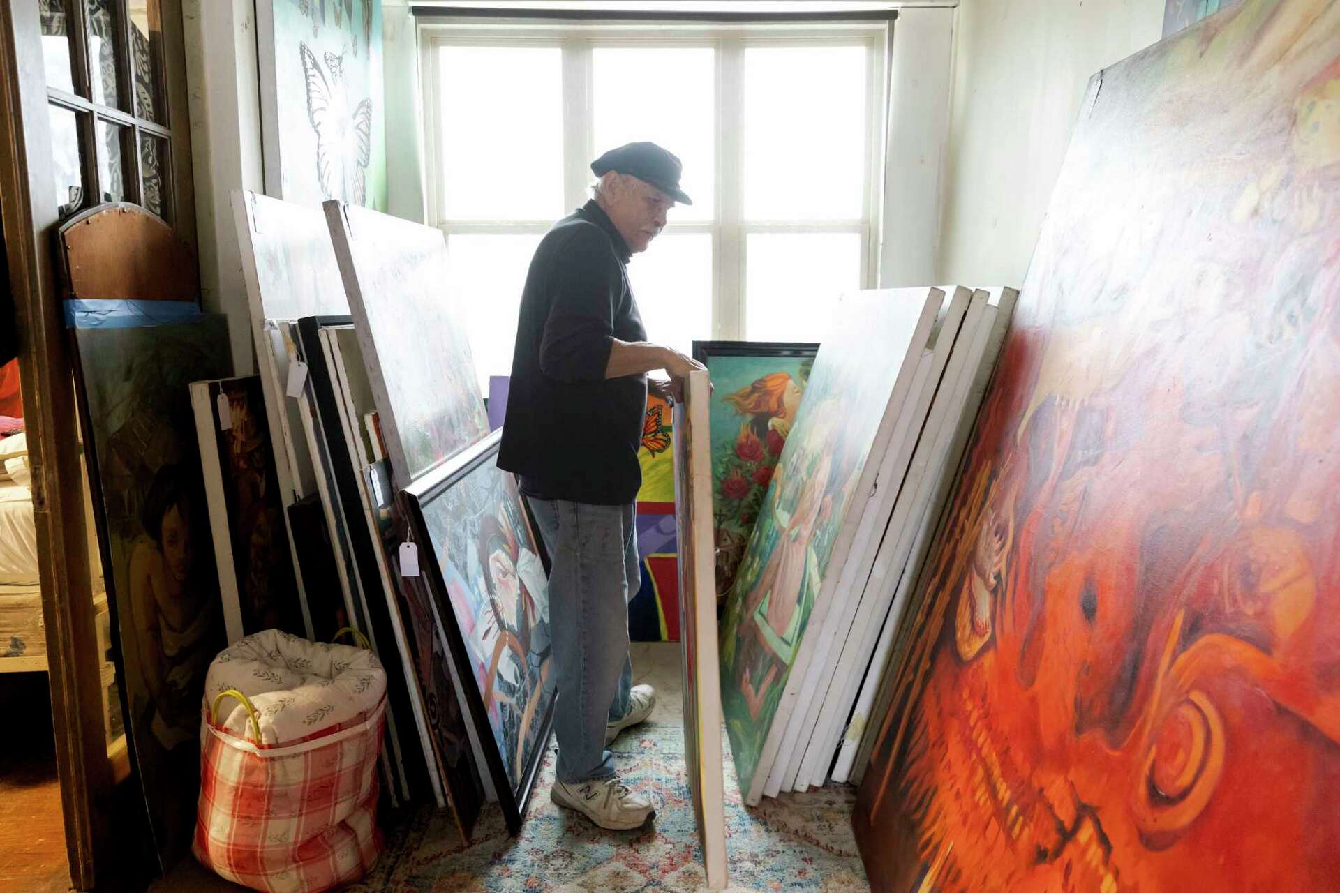 On his canvas, all the colors of San Antonio come alive