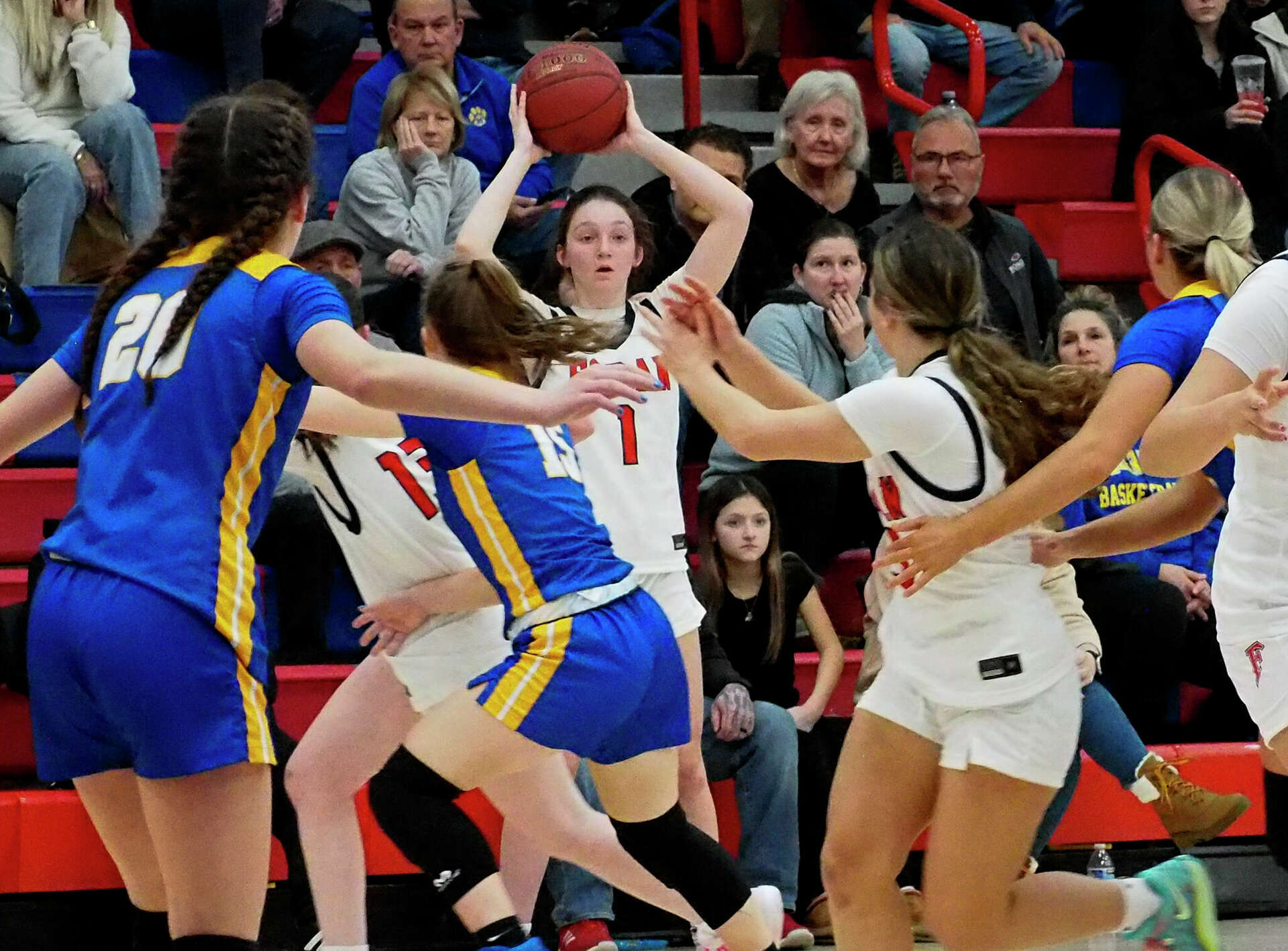 No. 10 Mercy girls basketball beats Foran as Maddie Benigni nets 33