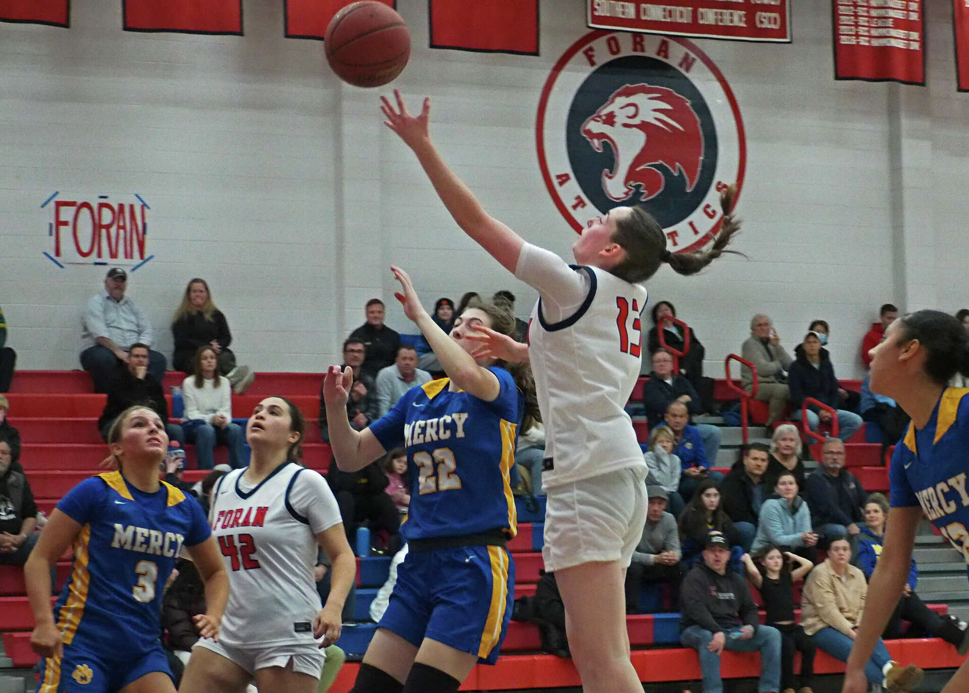 No. 10 Mercy girls basketball beats Foran as Maddie Benigni nets 33