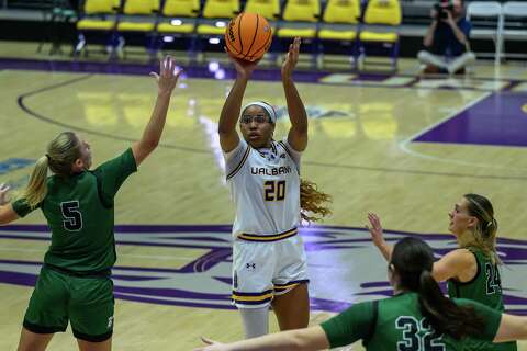 Kayla Cooper starring in final season with UAlbany women's basketball