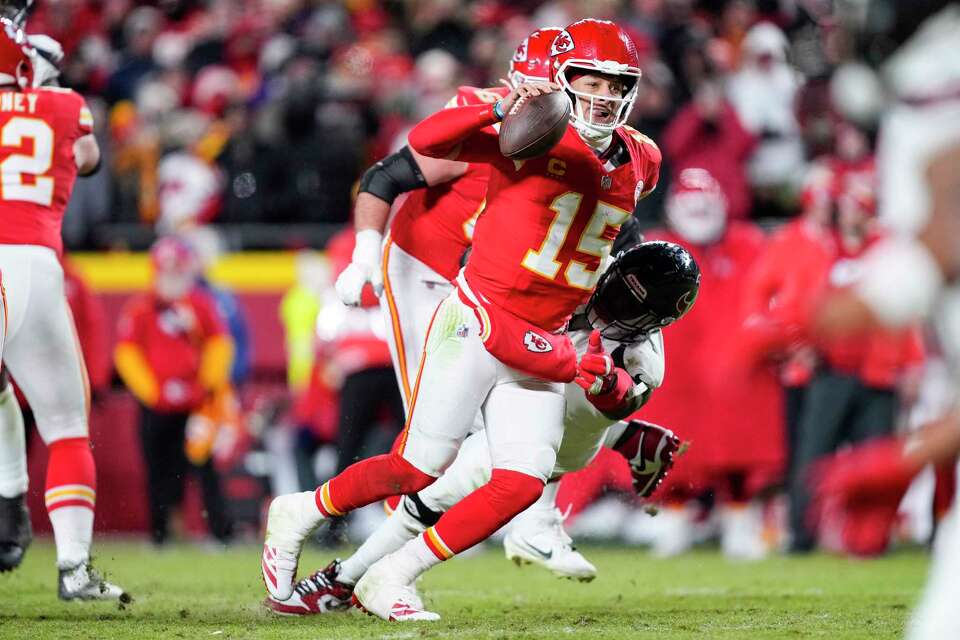 Texans turning point: Patrick Mahomes hits Travis Kelce while falling