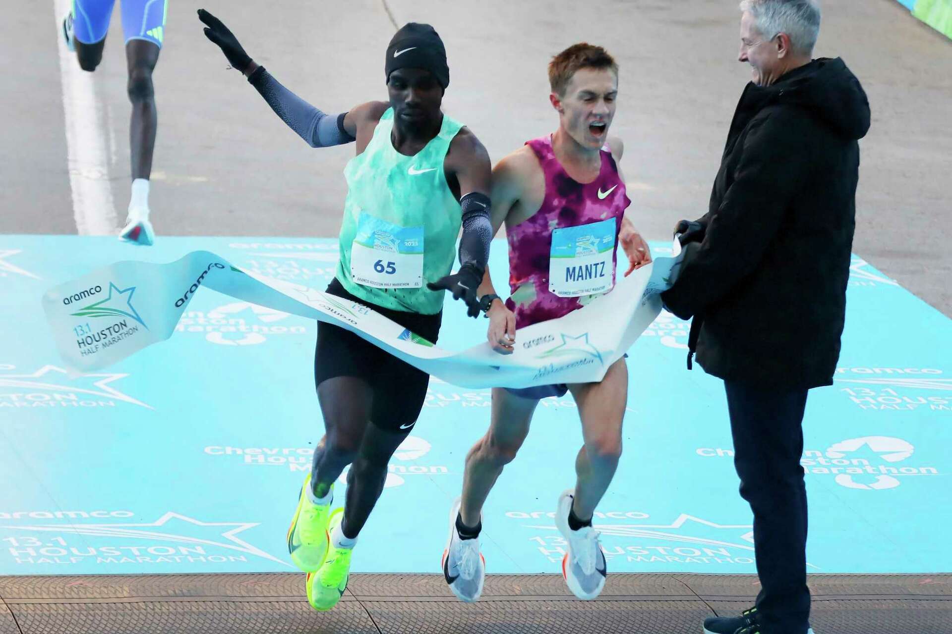 Houston Aramco Half Marathon: Conner Mantz breaks men's U.S. record