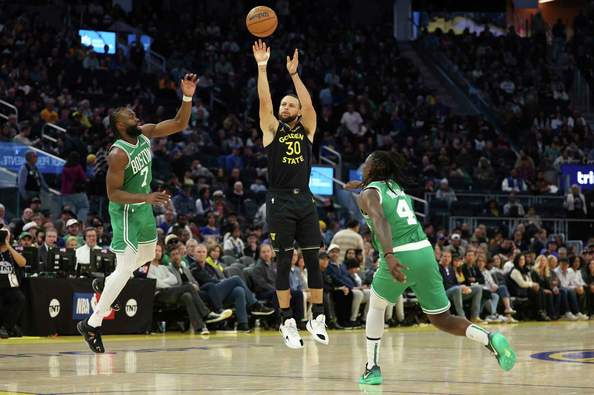 Warriors' 40-point loss to Celtics is worst at home since 1985