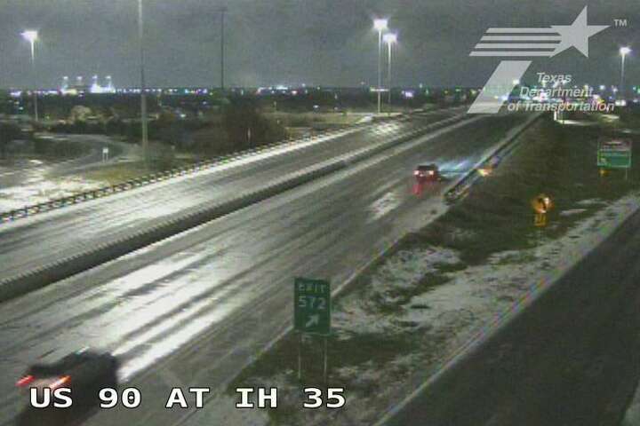Rare snow covers major San Antonio highways amid winter storm