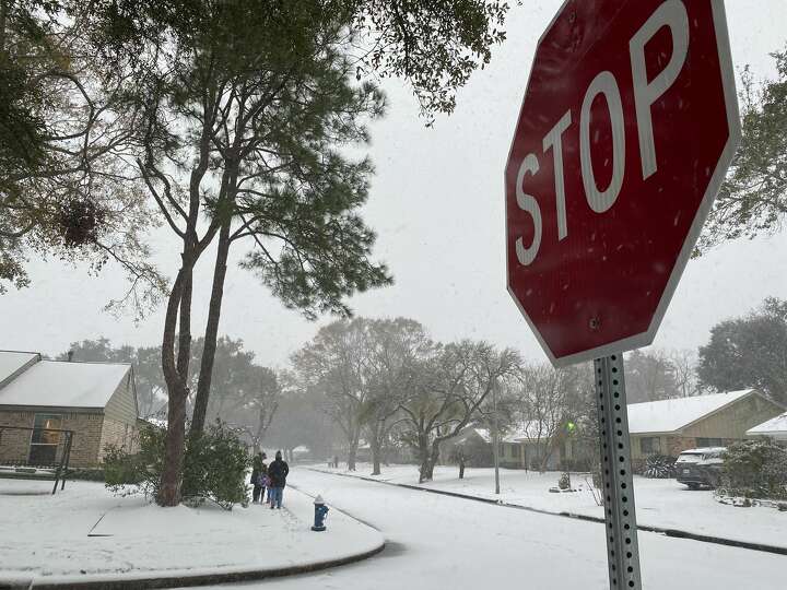 Snow day: Houston turned bright white by Winter Storm Enzo