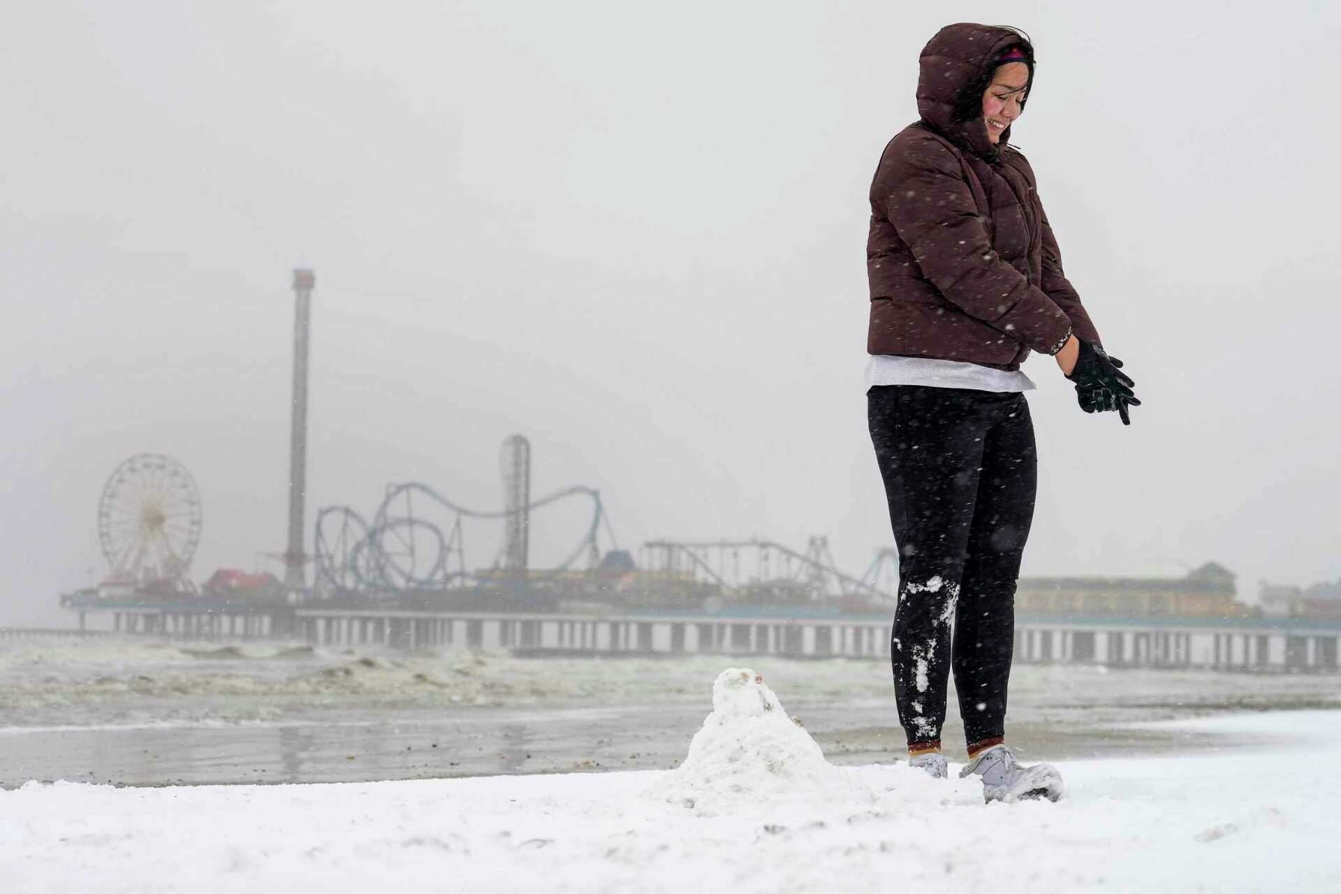 Snow covers Galveston beaches. How often does this happen?