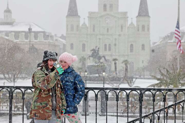 New Orleans residents enjoy rare snow day after winter storm