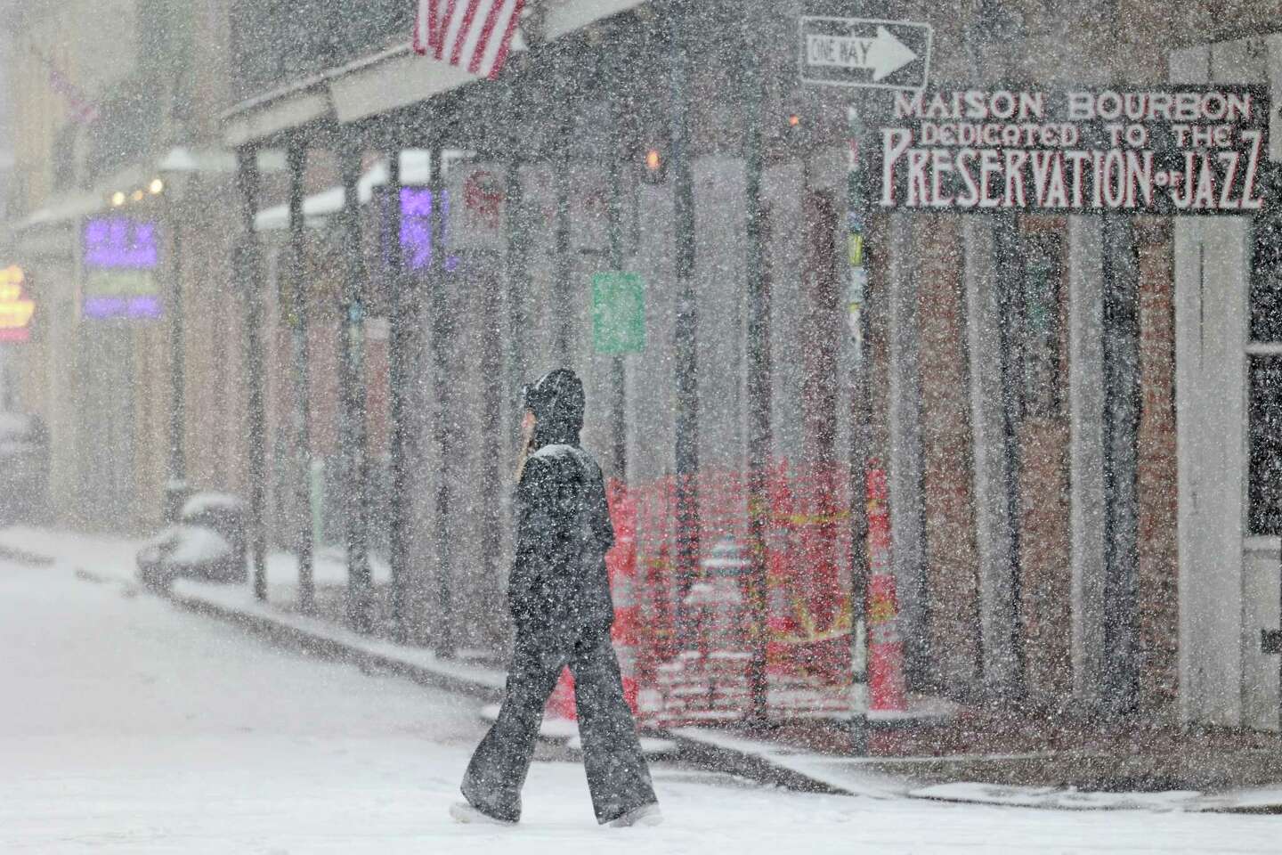 New Orleans residents enjoy rare snow day after winter storm