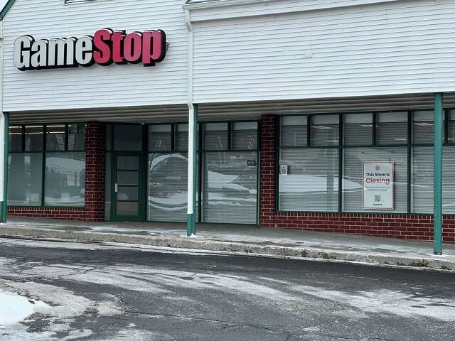 Video game retailer resumes Connecticut store closings